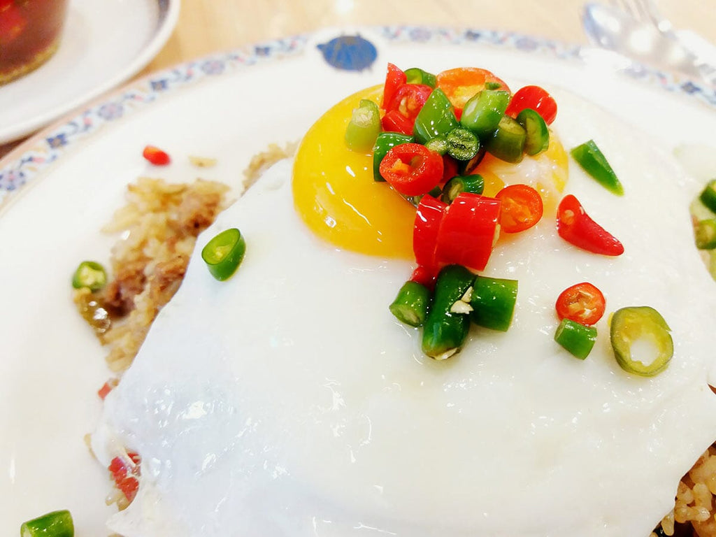 🔥 Mad Dog 357 Sriracha Fried Egg with Sliced Chilies 🌶️🍳 | eggs and ...